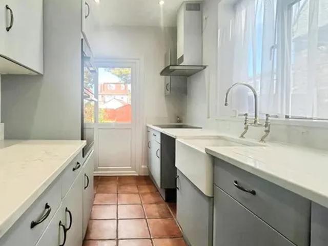 Central Avenue, London, TW3 2QL, United Kingdom | 3 bed duplex for rent #166862563 | Rentberry