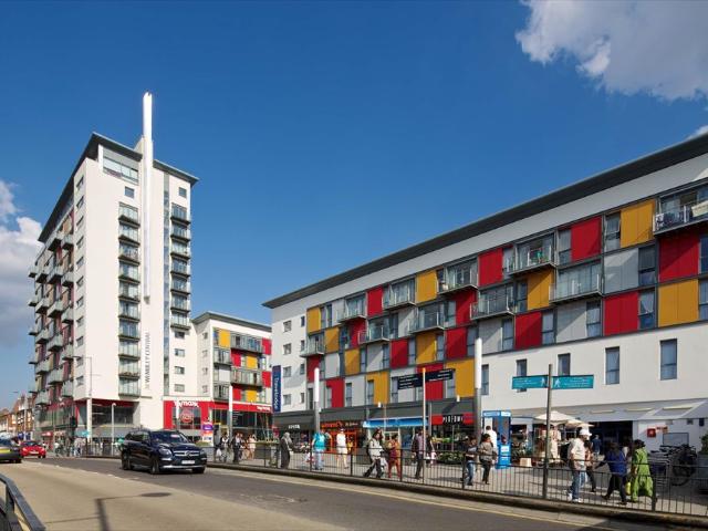 Central Apartments, High Road. 2 bed apartment to rent £2,050 pcm £473 pw