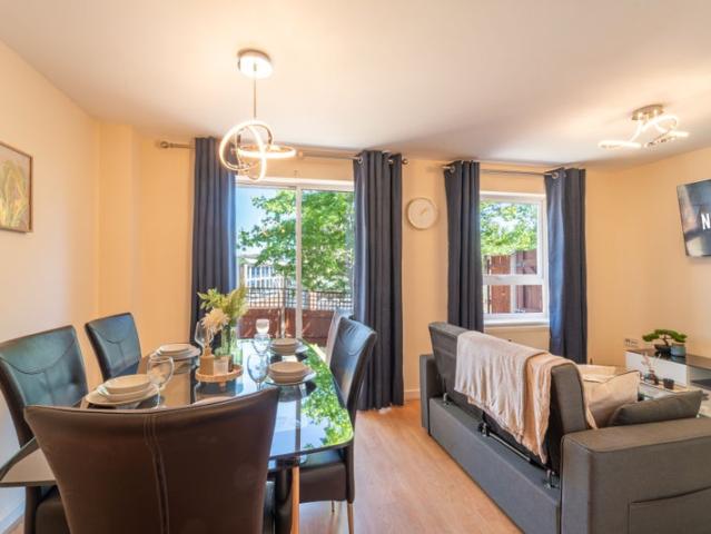 Central B15 | 4Bed, 2Bath House w/ Bills + Parking