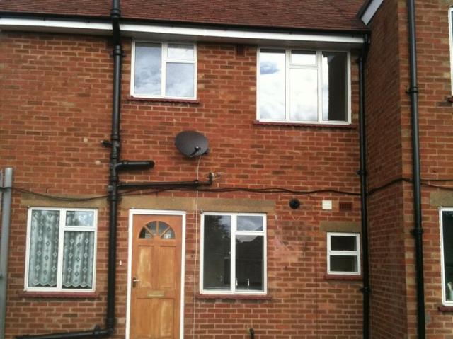 CENTRAL BLETCHLEY 2 bed maisonette