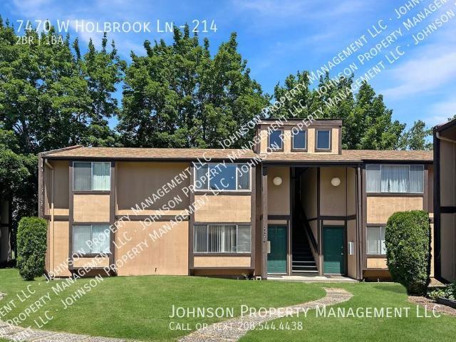 Central Boise downstairs 2 bed with new flooring, paint, etc. Covered Parking & Storage!