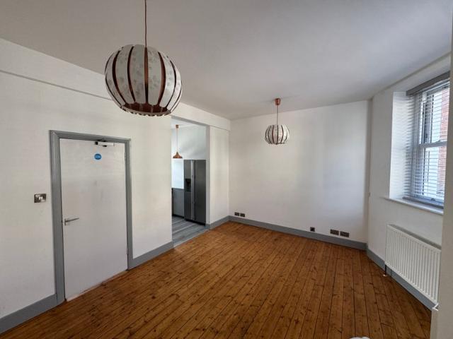 Central Brighton Modern, Spacious 3 Bed Apartment