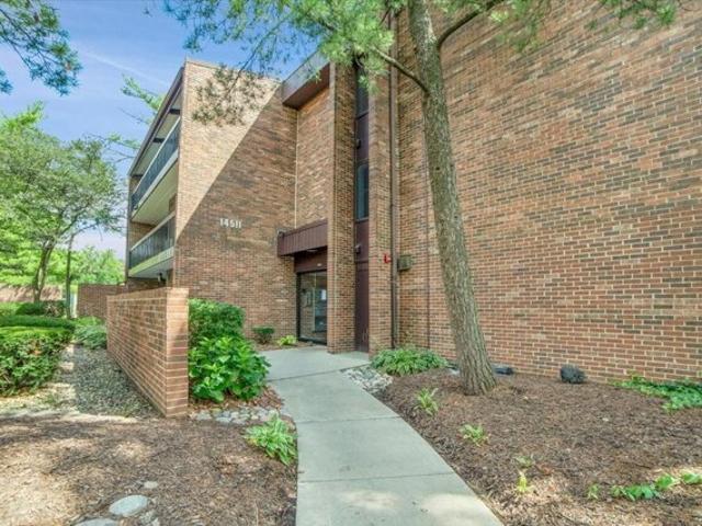 Central Ct Apt M, Oak Forest, Condo For Sale