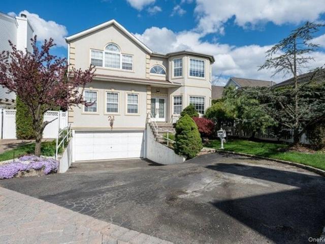 Central Ct, Carle Place, Home For Sale