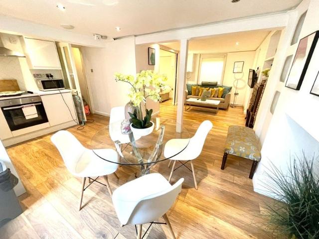 Central Cambridge Apartment