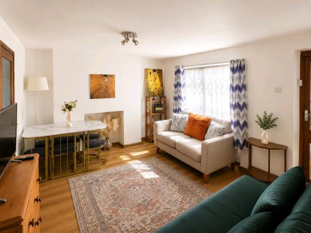 Central Camden Flat
