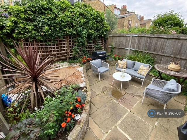Central Chiswick, London, W4 1 bed flat to rent £2,290 pcm £528 pw