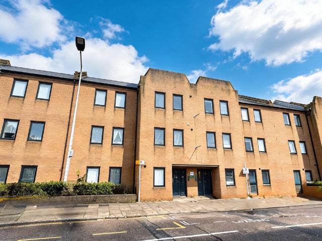 Central Court, Lincoln Road, Peterborough PE1, 2 bed flat to rent, £795 pcm | PrimeLocation