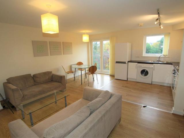 Central Court, Salford M3, 3 bed flat to rent, £1,500 pcm | PrimeLocation