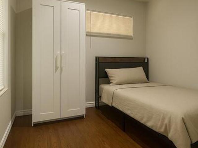 Central DFW with Easy Access to Highways and 3 minutes from Arlington Entertainment District!