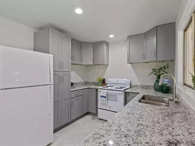 Central DFW with Easy Access to Highways and 3 minutes from Arlington Entertainment District!