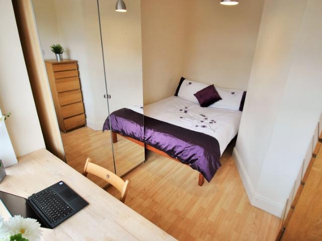 Central Fallowfiled 8 Bed stduent House £160 pw