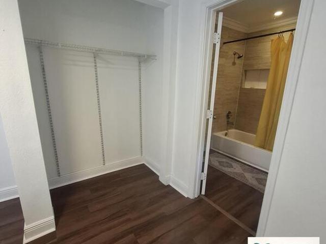 Central Fort Lauderdale. 5 minutes walking to Wilton Manors