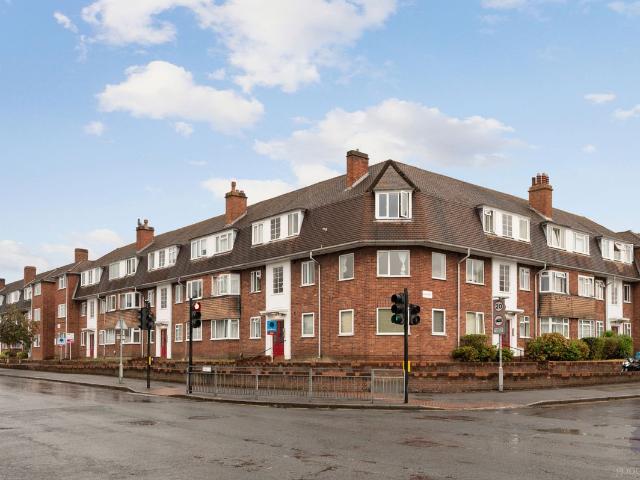 Central Gardens, Morden, Surrey SM4, 2 bed flat to rent, £1,650 pcm | PrimeLocation