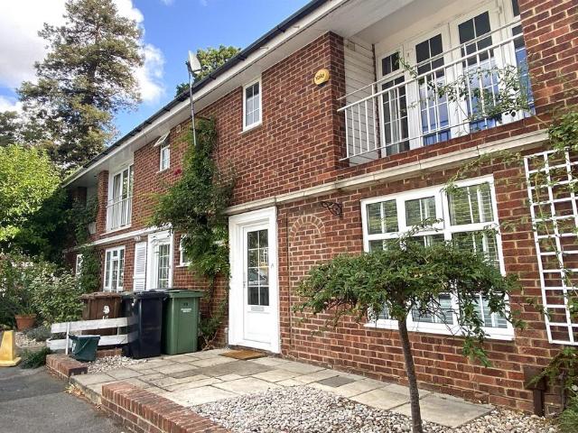 Central Henley on Thames 3 bed house to rent £2,750 pcm £635 pw