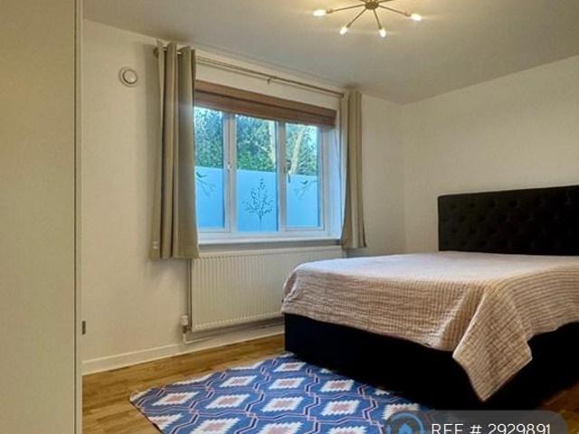 Central Hill, London, SE19 2 bed flat to rent £1,750 pcm £404 pw