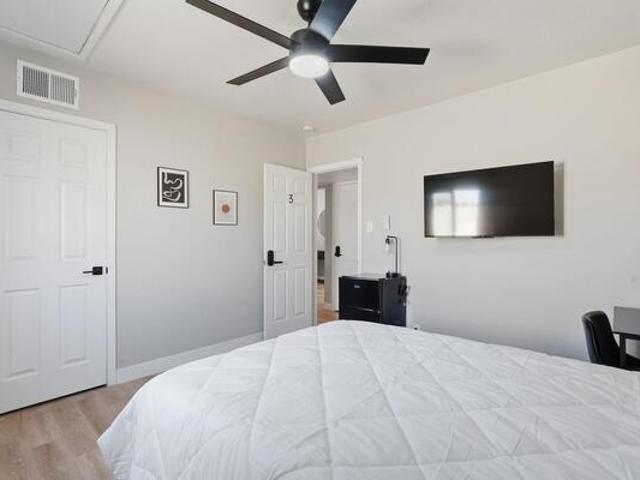 Central home w/ smart TVs, 1GB internet & weekly cleaning. Owner provides TP, laundry soap & sheets