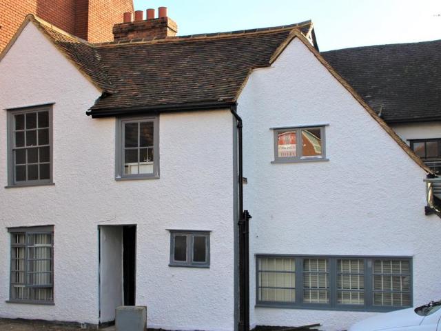 Central Ingatestone, CM4 2 bed apartment to rent £1,547 pcm £357 pw