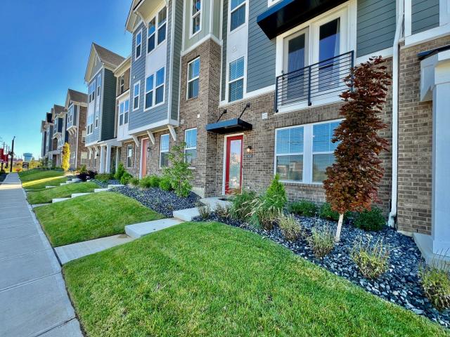 Central, luxury townhome in the heart of Liberty