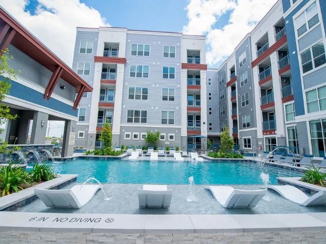 Central Location: One Bedroom Apartment in Houston's Center