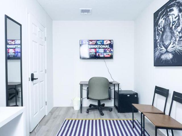 CENTRAL LOCATION | Smart TV's in every room | Mini Fridges in every room | lots of parking