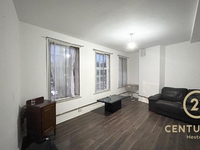 Central Parade TW5, 3 bed flat to rent, £2,100 pcm | PrimeLocation
