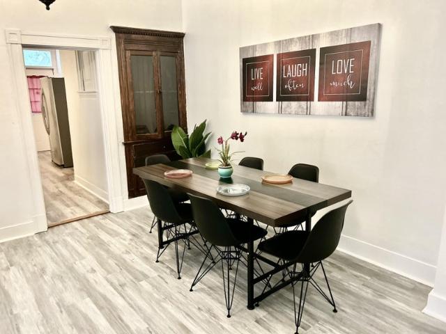 Central Park Heights Renovated comfy townhome 2 mi