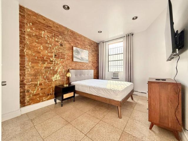 Central Park Room with Gym & Rooftop Access