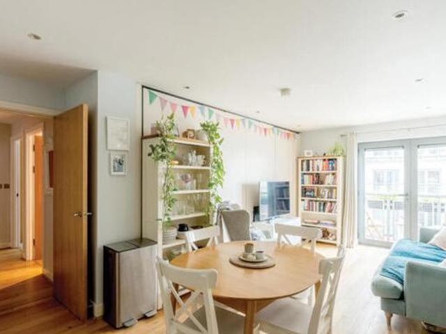 Central Quay North, Broad Quay, 2 Bedroom Apartment