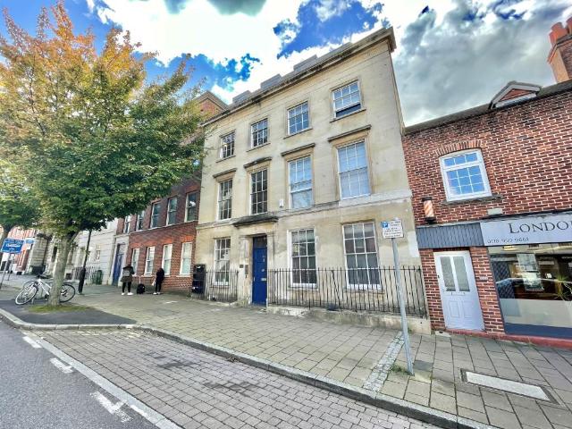 Central Reading, Reading, RG1 2 bed flat to rent £1,550 pcm £358 pw