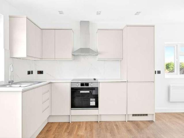 Central Road, Morden, SM4