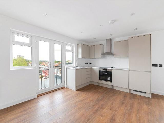 Central Road, Morden SM4, 1 bed flat to rent, £1,450 pcm | PrimeLocation
