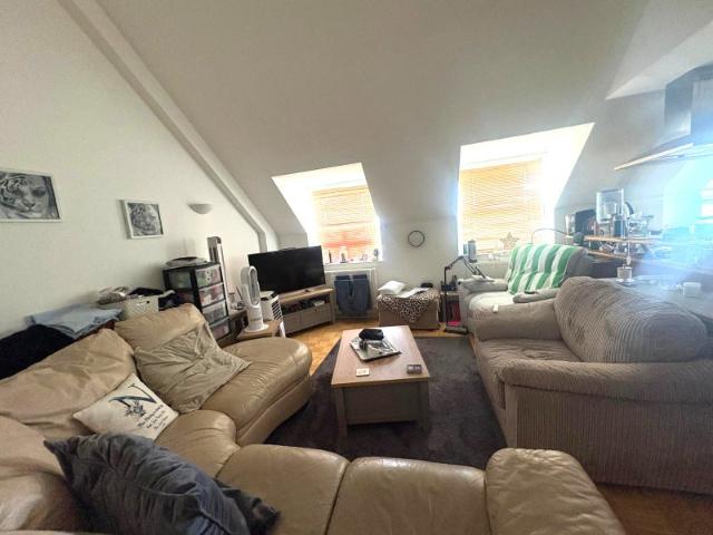 Central Road, Worcester Park, KT4