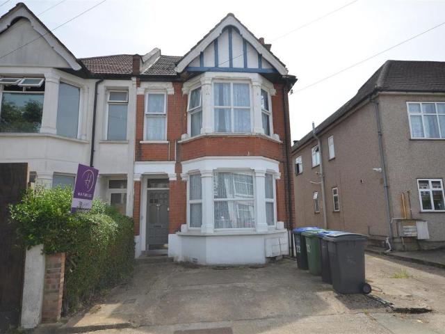 Central Road, Wembley, Middlesex, HA0. 1 bed flat to rent £1,450 pcm £335 pw