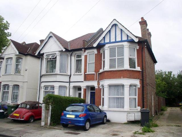 Central Road, Wembley, Middlesex, HA0. 1 bed flat to rent £1,450 pcm £335 pw