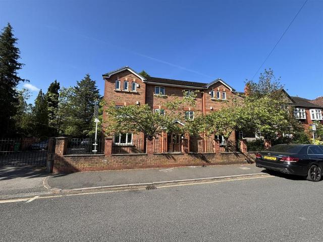 Central Road, West Didsbury, Manchester 2 bed apartment to rent £1,395 pcm £322 pw