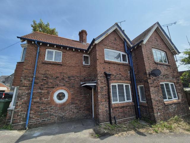 Central Road, Yeovil BA20, 2 bed flat to rent, £850 pcm | PrimeLocation