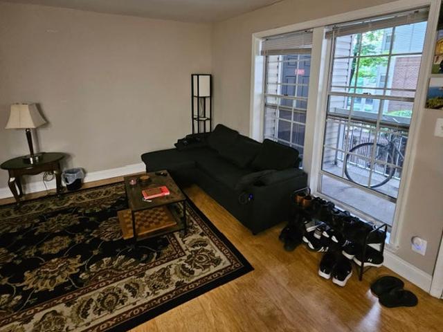 Central Rosslyn bedroom + bathroom $1500