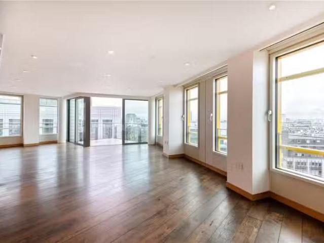 Central St. Giles Piazza, 1–13 St. 3 bed apartment for sale.