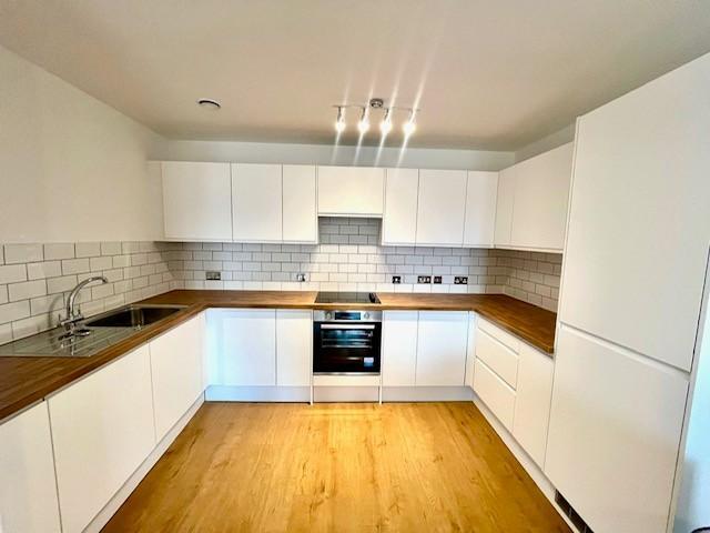 Central Street, Bolton, BL1 2 bed apartment to rent £1,195 pcm £276 pw