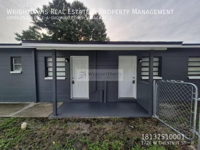 Central Tampa 2/1 Duplex!