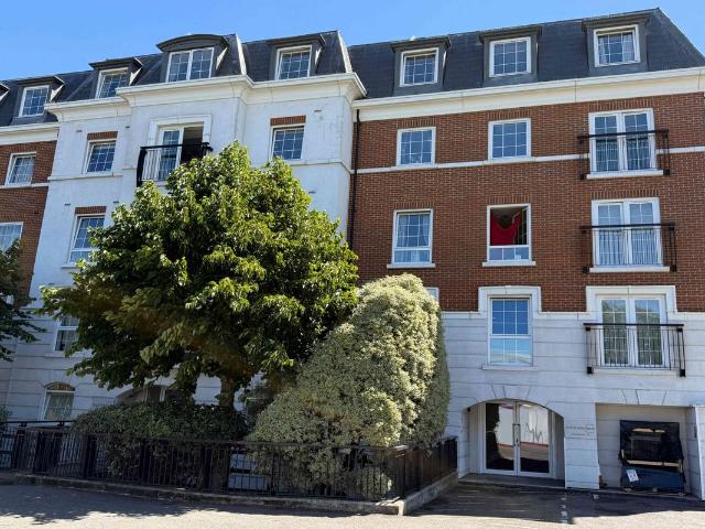 Central Walk, Station Approach, Epsom, Surrey KT19, 1 bed terraced house to rent, £1,375 pcm | PrimeLocation
