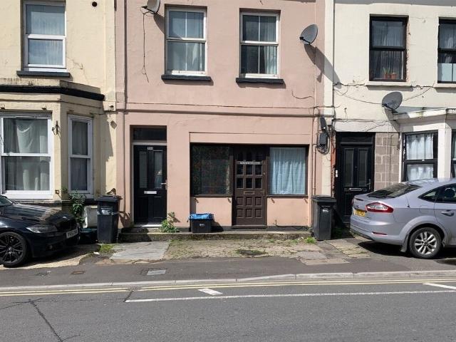Central Yeovil, Somerset BA20, 2 bed flat to rent, £775 pcm | PrimeLocation