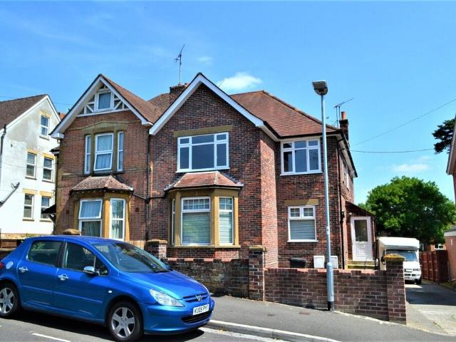 Central Yeovil, Somerset BA20, 2 bed flat to rent, £950 pcm | PrimeLocation
