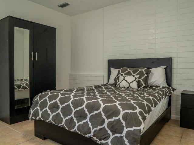 Centralized & Cozy Tampa House with Modern Comfy F