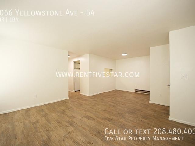 Centrally Located Townhouse with Fiber Optic Internet Included! Visit rentfivestar.com for more details