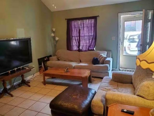 Centrally Located Cozy Condo 1127 Ocala Rd