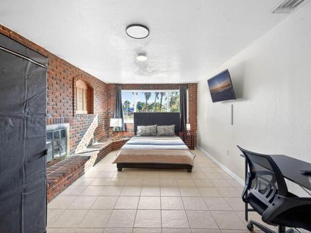 Centrally located near Downtown Fort Myers Public Transportation, Move In Ready, Clean & Secure