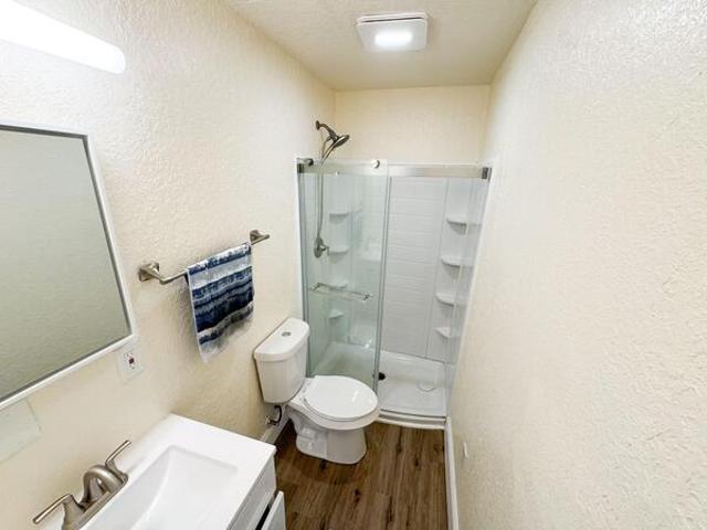 Centrally located near shops15 minutes to downtown St Pete Pier, 14 minutes to Treasure Island Beach