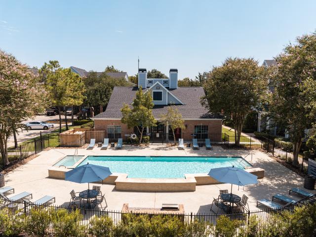 Centre at Columbia Court 2 Bedroom Apartment for Rent at 5500 Sampson St, Houston, TX 77004 MacGregor